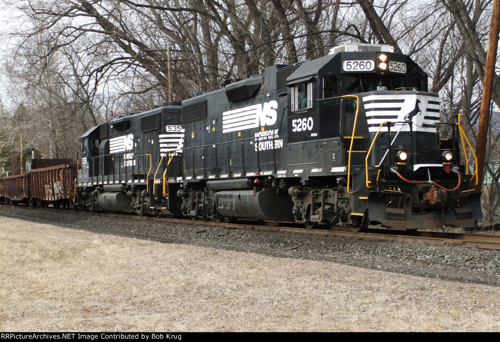 NS 5260 & 5351 roll south through Portland
